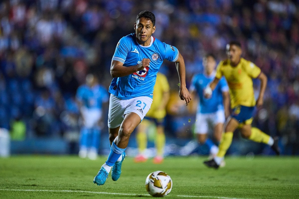 Chivas y Cruz Azul cocinan trueque: Luis Romo por Orozco Chiquete